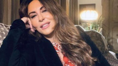 Sabrina Ferilli detta moda con i jeans strappati: è sempre lei la più ...